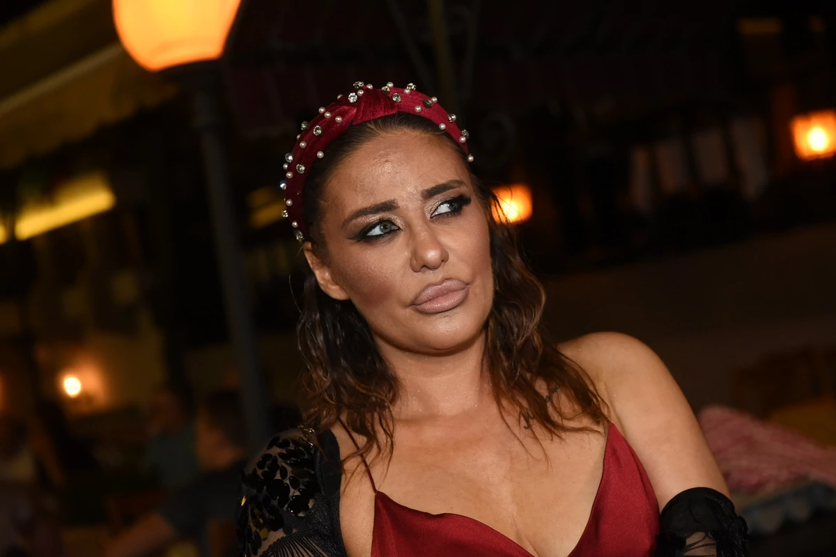 Ana Nikolić se raspištoljila u krevetu: Iz providnog bodija sa ...